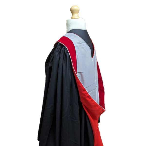 Buckinghamshire New University Bachelors Graduation Set – Churchill Gowns