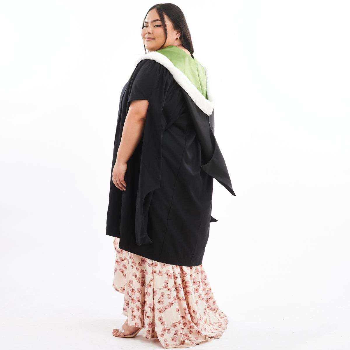 Edinburgh University Bachelors Graduation Set (Hire) – Churchill Gowns