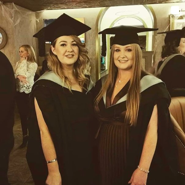 University of Hull Bachelors Graduation Set – Churchill Gowns