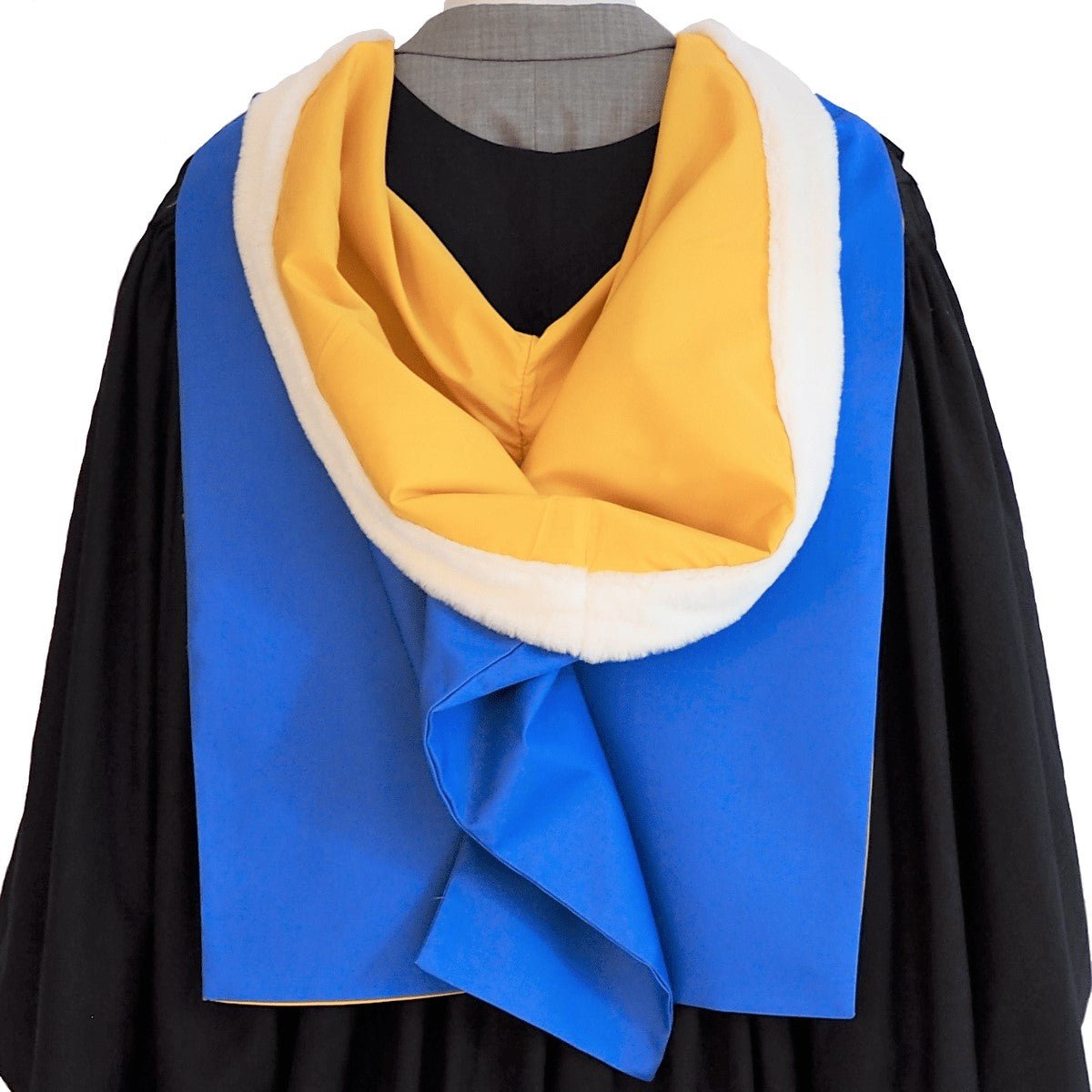 University of Strathclyde Bachelors Graduation Set – Churchill Gowns